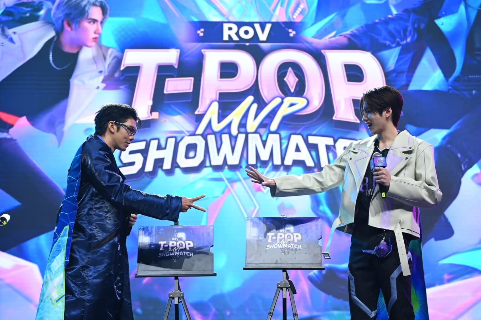 PROXIE - BUS ดวลแมตช์ไฟลุก ประกาศศักดา MVP แห่ง T-POP ในงาน RoV DAY ...